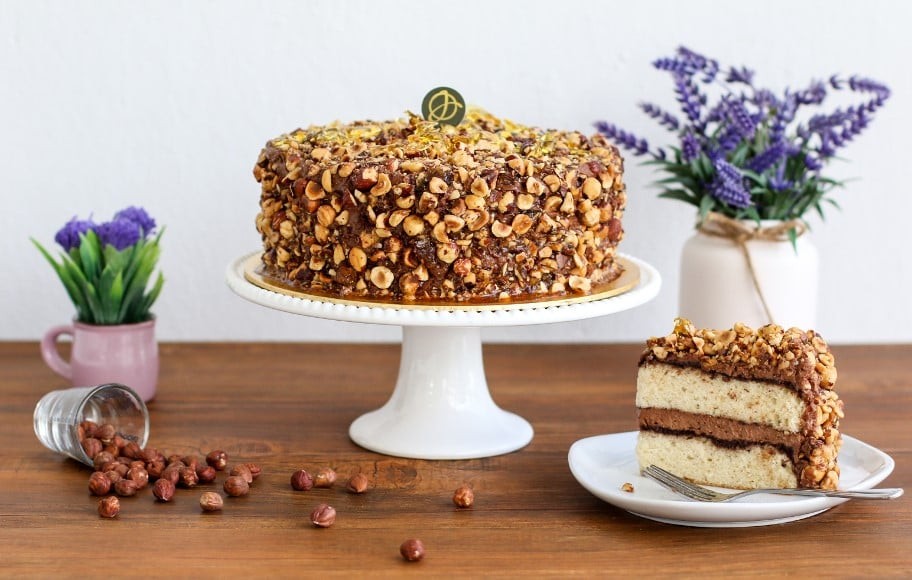 Hazelnut Praline Cake - JUNANDUS